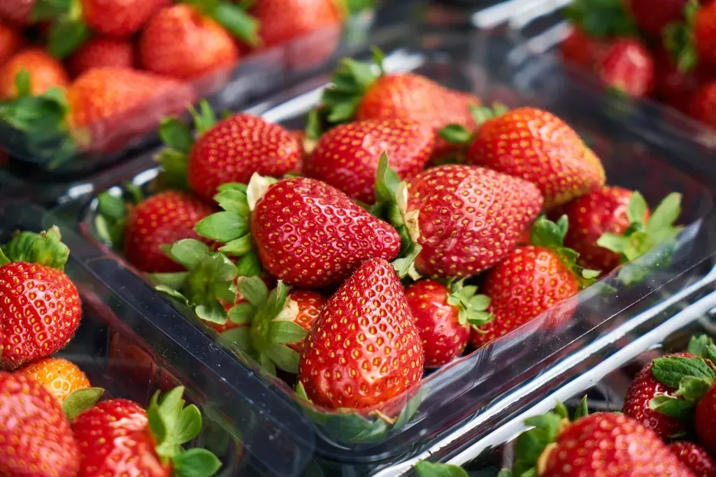 9 fruits nutritionists say most people eat incorrectly