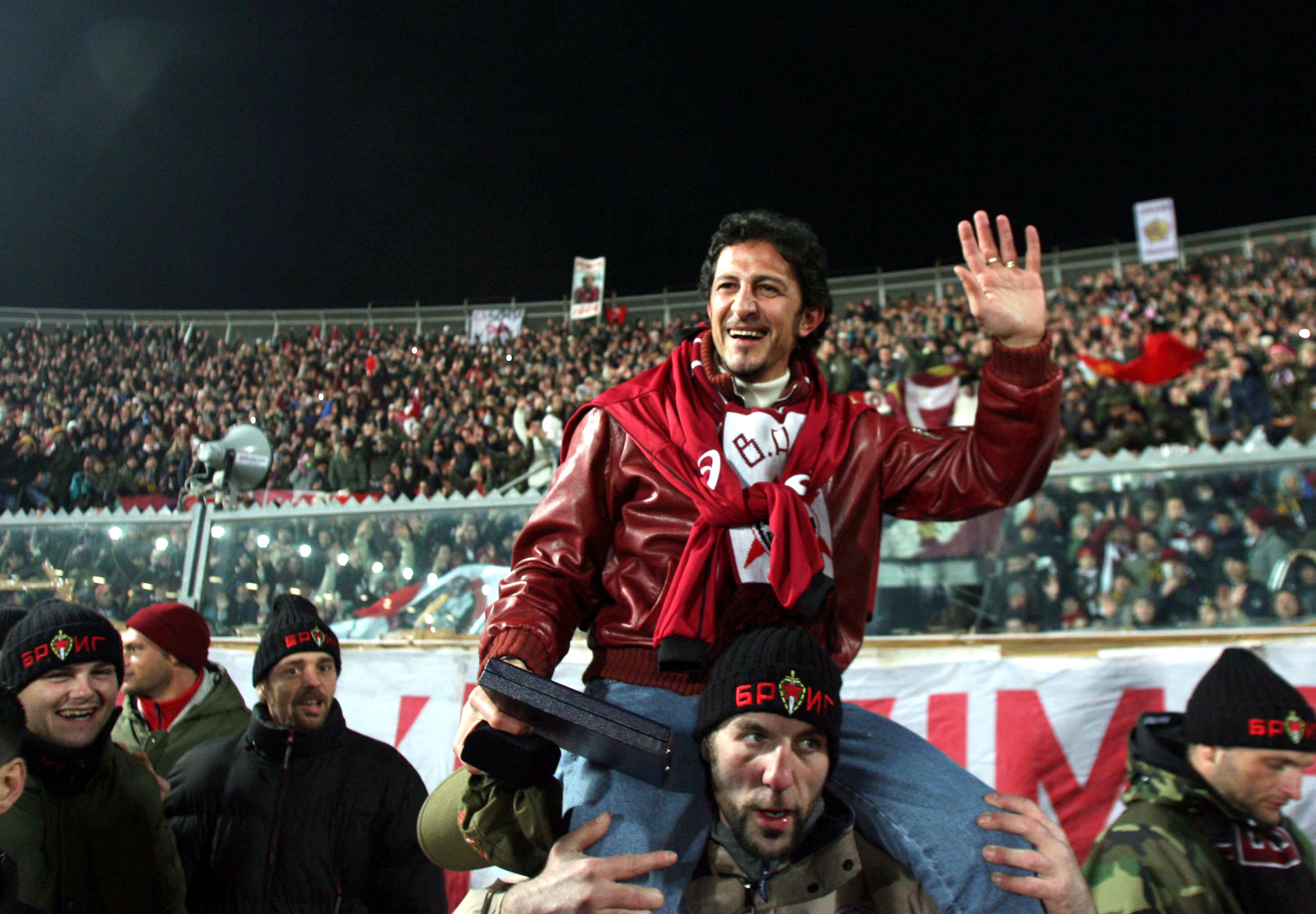 'Livornina d'oro' a Igor Protti, bagno di folla per l'ex capitano amaranto