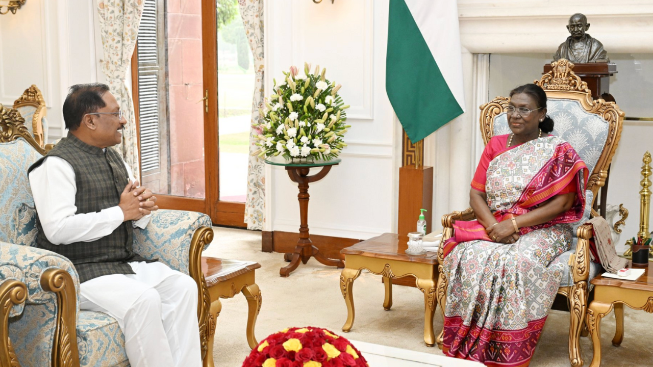 Chief Minister Vishnu Deo Sai meets President Droupadi Murmu, extends ...