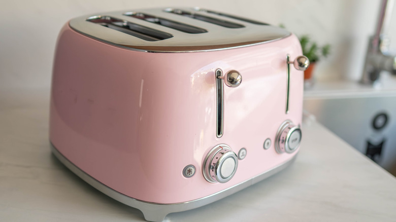 One of the most popular toasters on Reddit is a vintage classic