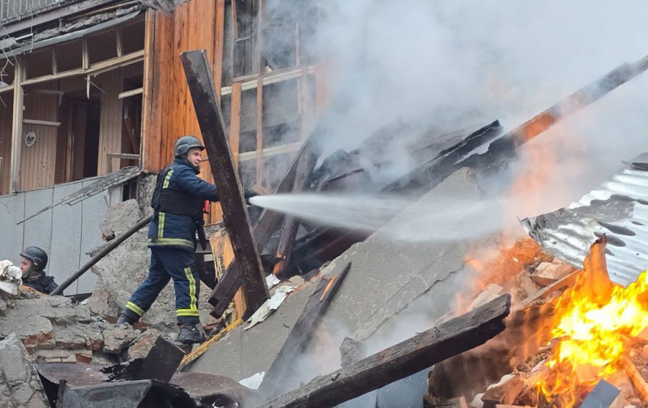 Missile strike hits Kharkiv: Up to five people may be trapped under rubble