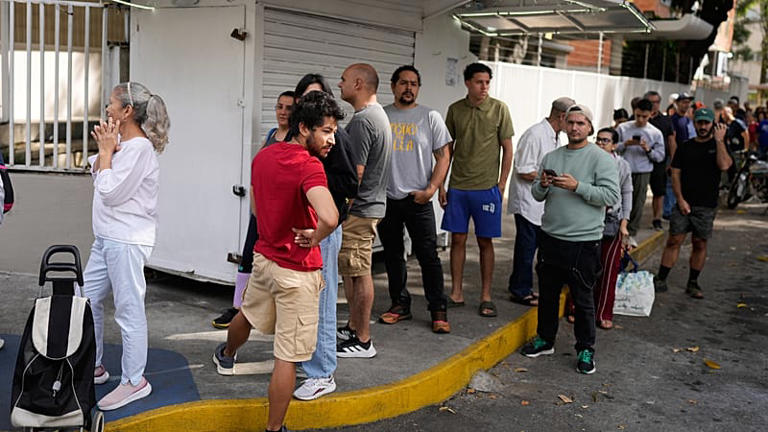 Venezuela : à Caracas, les habitants font des provisions sur fond d ...