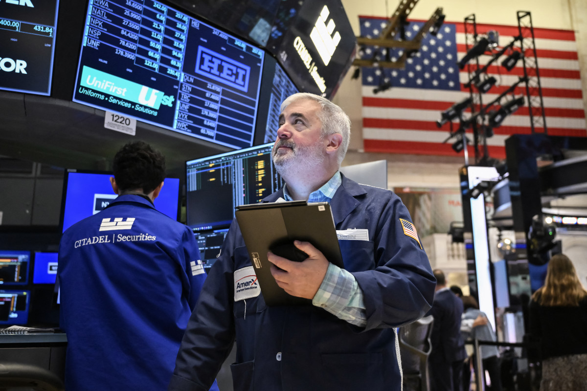 Stock market today, Jan. 7: Russell 2000, Dow tumble after mixed ...