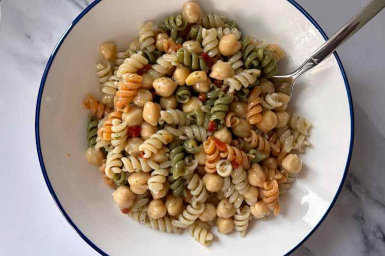 I only ate Dollar Tree food for breakfast, lunch, and dinner (and spent ...