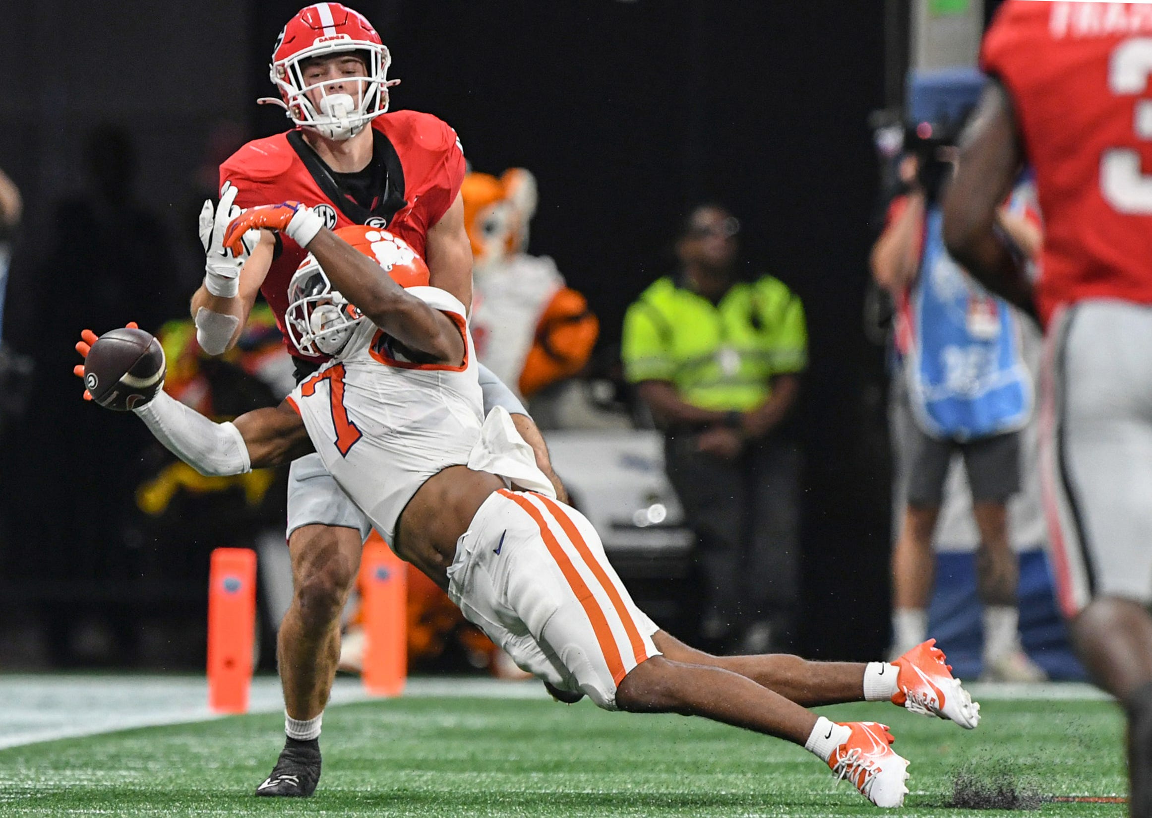 Clemson transfer DB visiting Georgia football