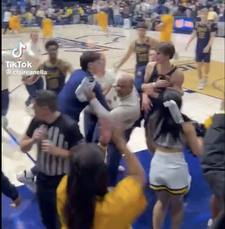 Notre Dame coach charges at refs after 'fouling up 3' ends in 4-point ...