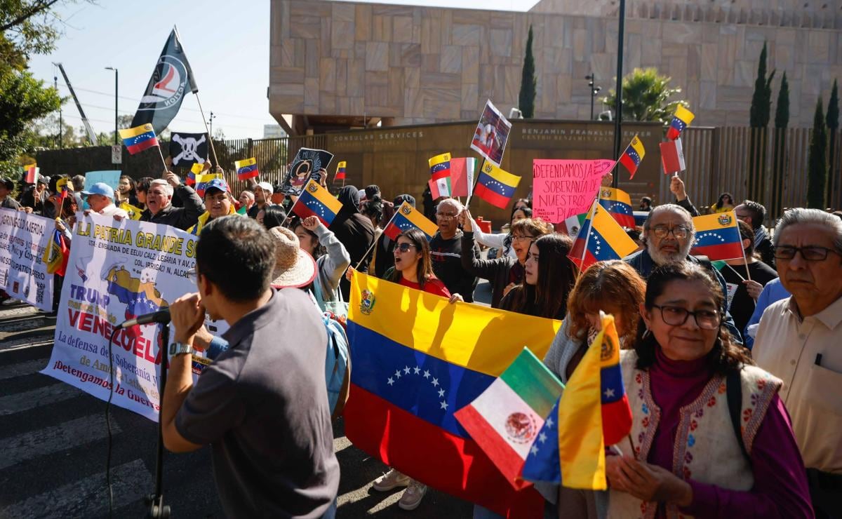 Protesters at US embassy in Mexico after attack on Venezuela; they ...