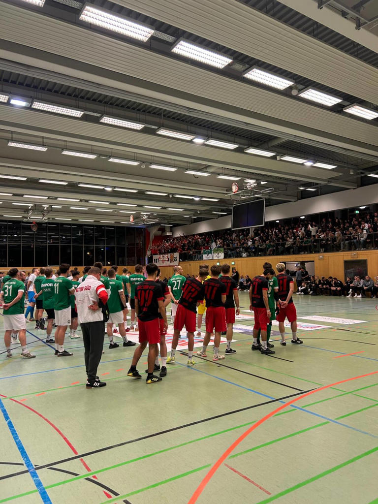 Liveticker vom Mitternachtsturnier in Brandenburg: Schmähgesänge und ...