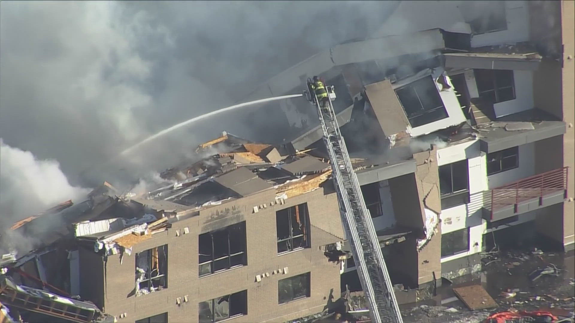 Raw aerial footage: Firefighting continues at Denver apartment building ...