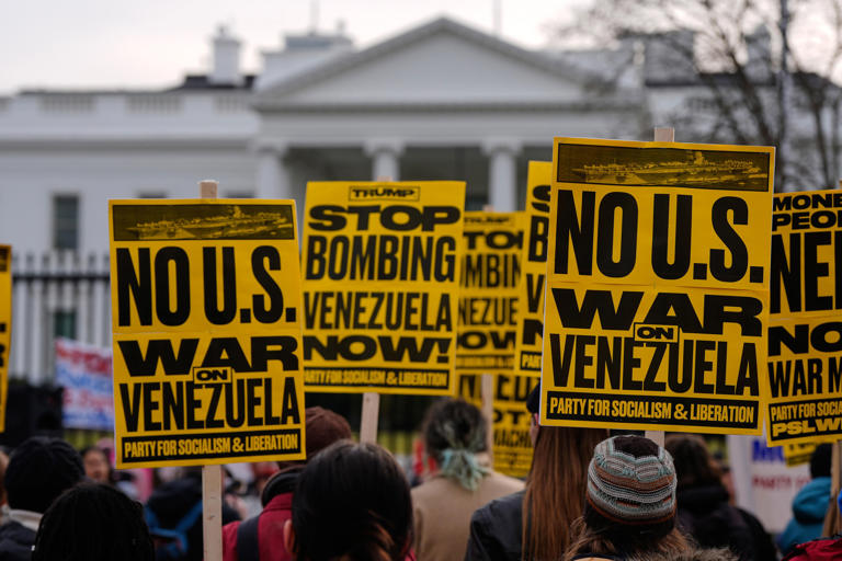 Venezuelans around the world react to Maduro's capture. See photos