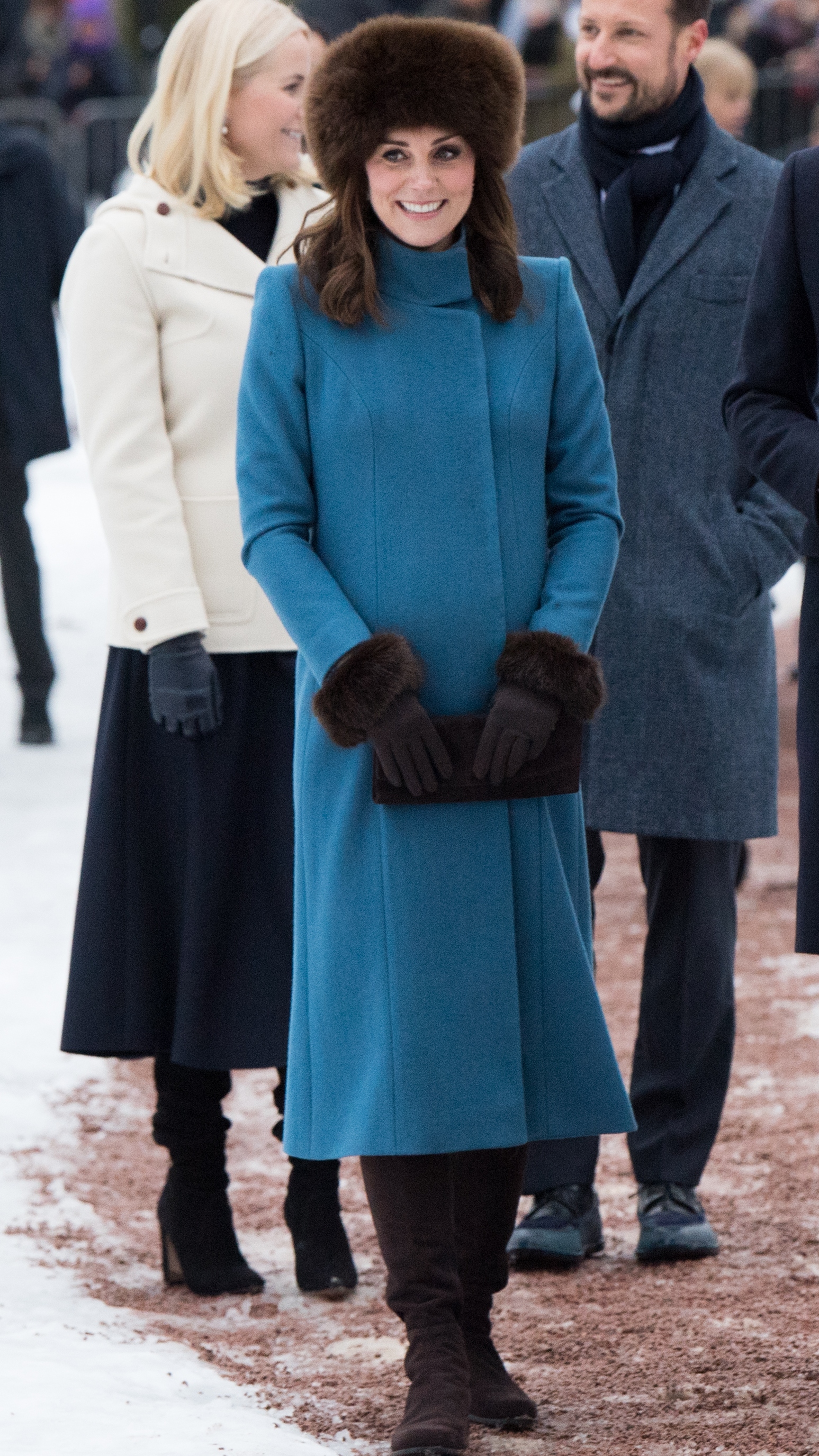 Want to look chic in the snow? Follow Princess Catherine's easy formula ...