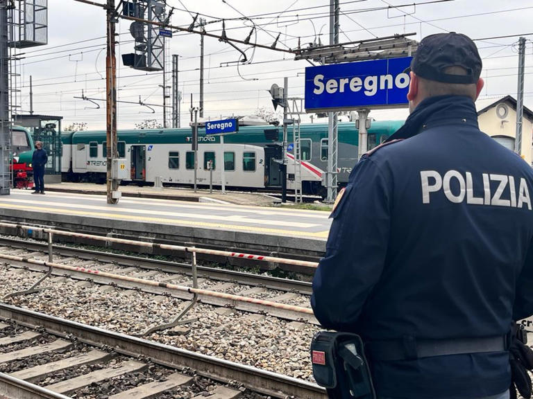 Bimbo di 9 anni resta bloccato sul treno da solo a Monza