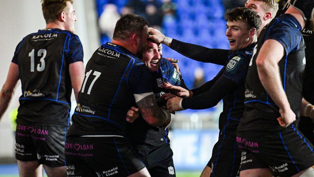 Weir marks last game with try as Glasgow beat Zebre