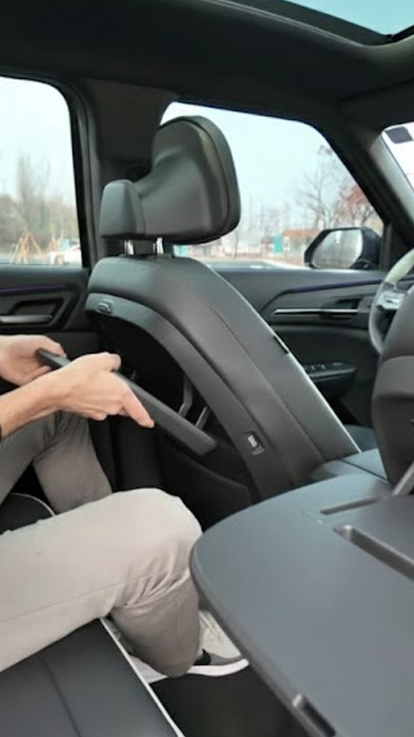 Is this the cleanest rear seat table design?