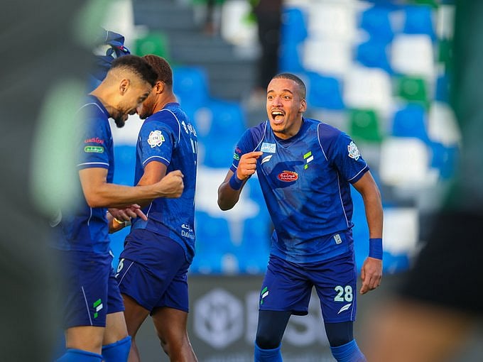 الفتح يتخطى الشباب بهدفين في دوري روشن