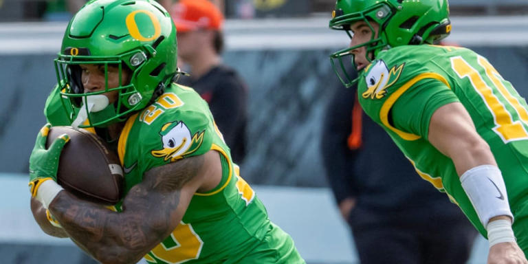 Oregon running back Makhi Hughes entering NCAA transfer portal