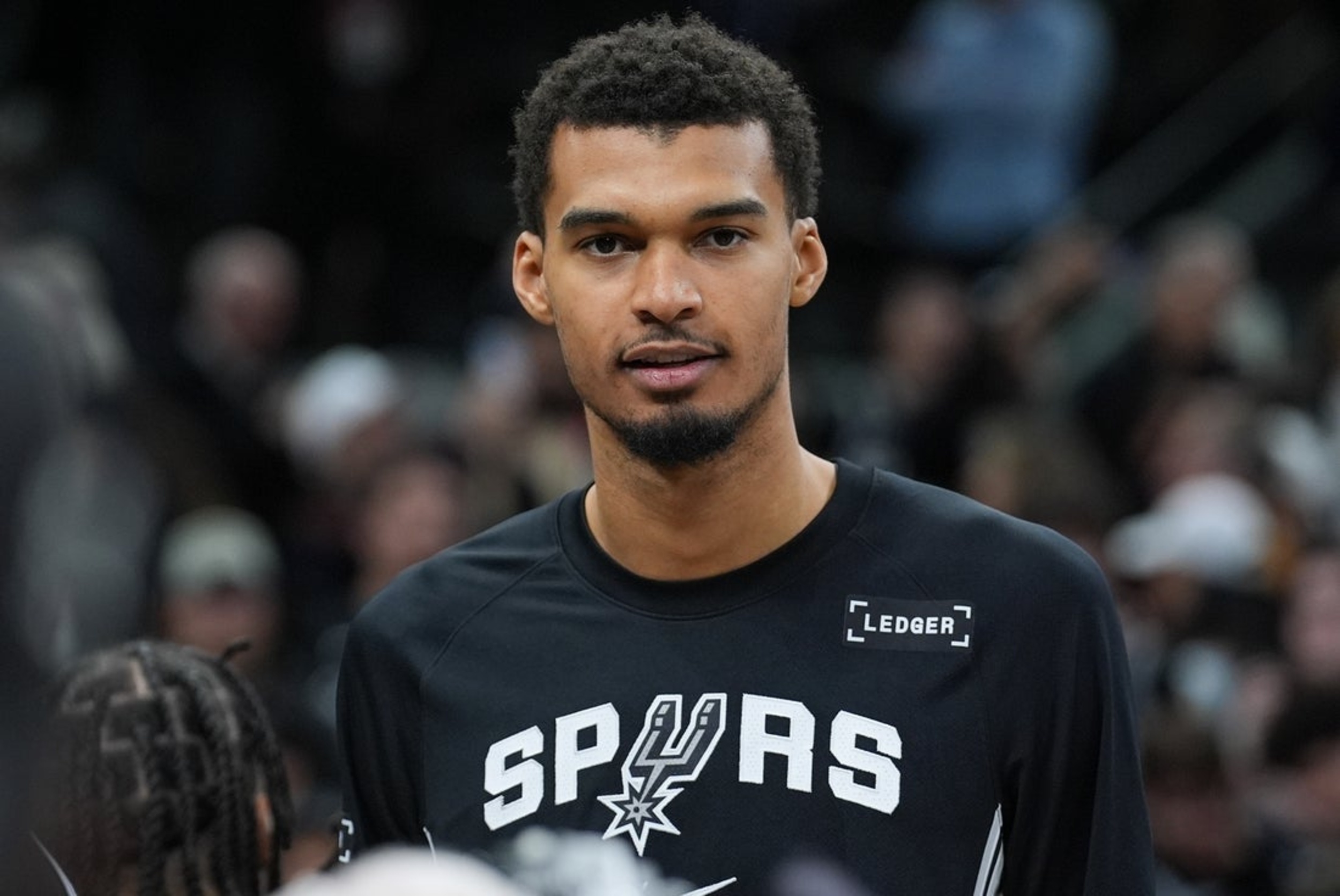 Victor Wembanyama's status in flux as Spurs tangle with Lakers