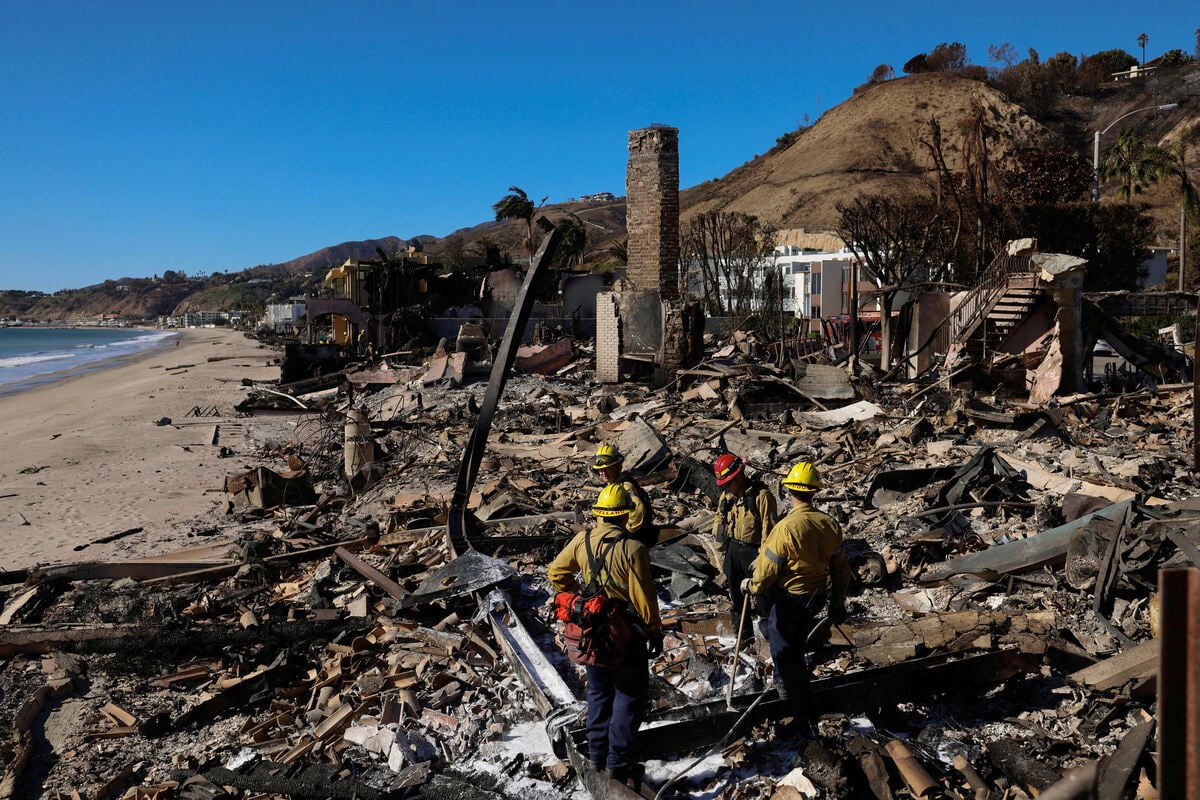 Los Angeles fires: Evacuees stopped from returning to homes as ...