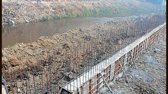 Ludhiana: Buddha Nullah retaining wall work raises brows
