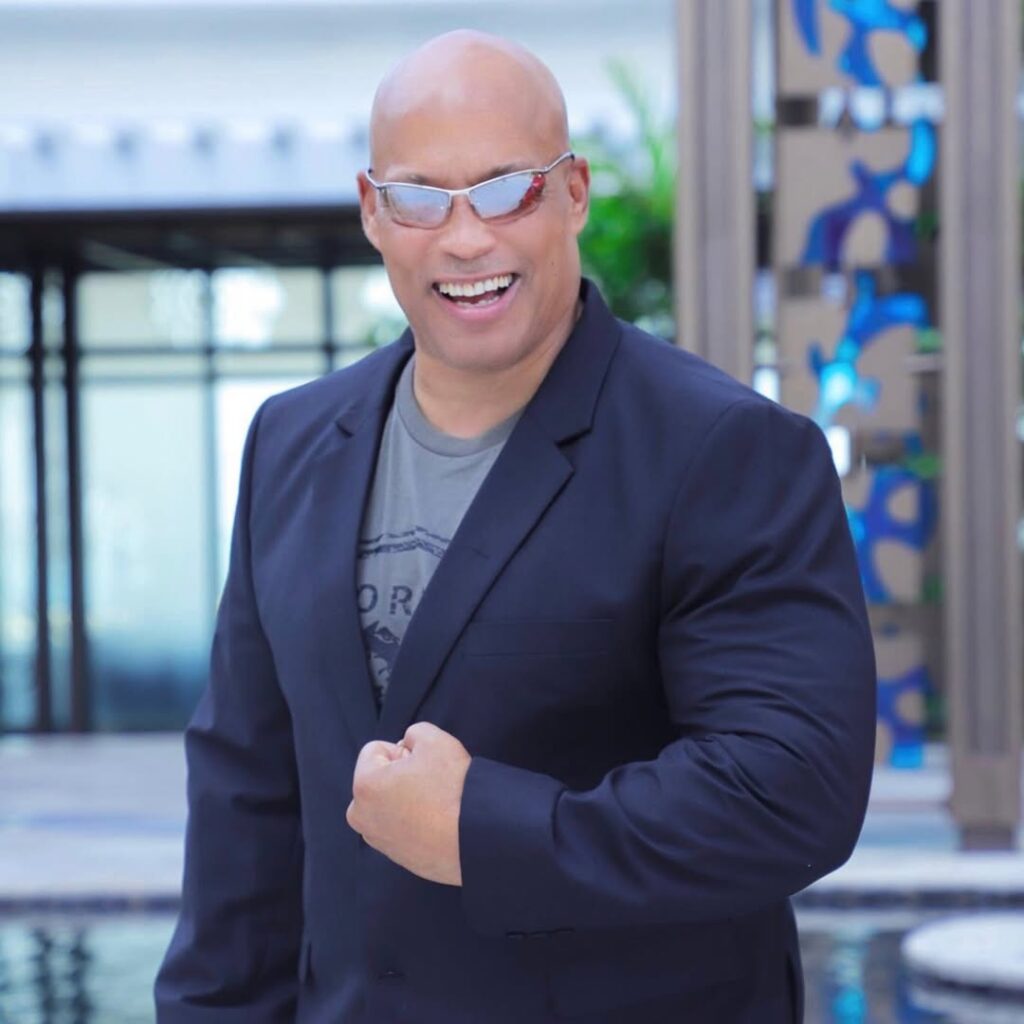 Shawn Ray exposes 330-pound bodybuilder who never competed at the pro level