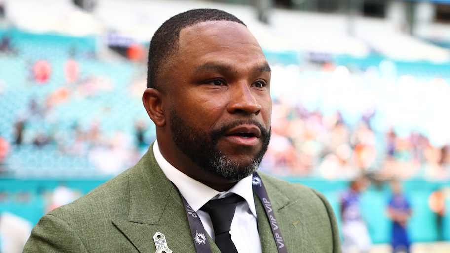 Dolphins make their opinion on Champ Kelly crystal clear (and it's not ...