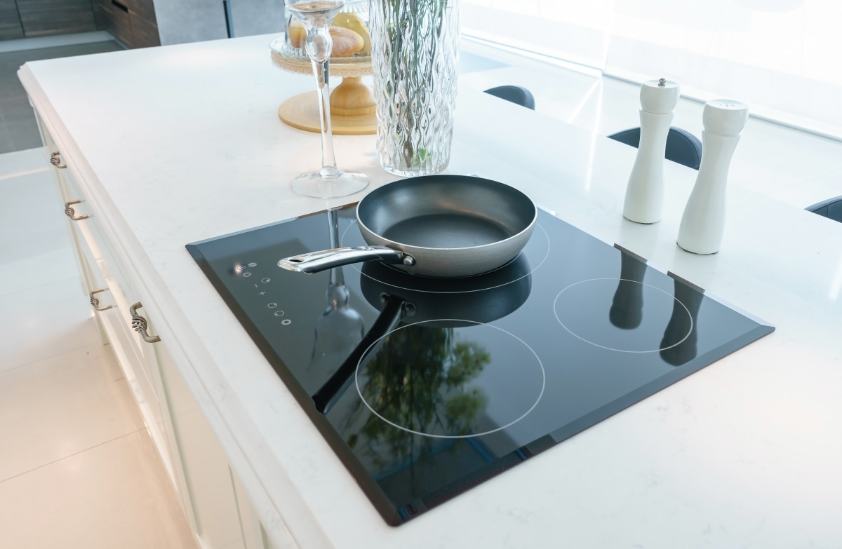 How to clean a glass cooktop without scratches