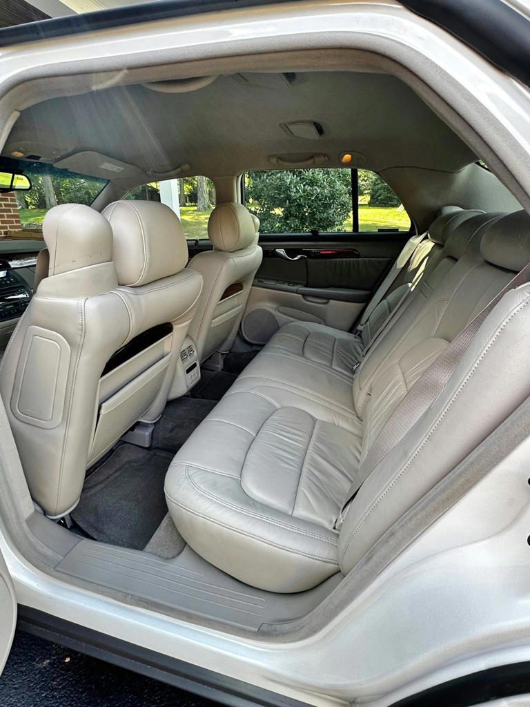 2000 Cadillac DHS: Last push for plush