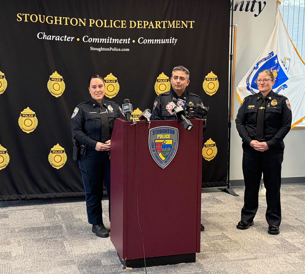 Police officers helped deliver a woman's baby in the back seat of her ...