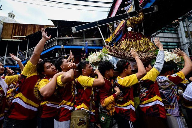 Thousands flock to Quiapo for annual blessing of Jesus Nazareno replicas