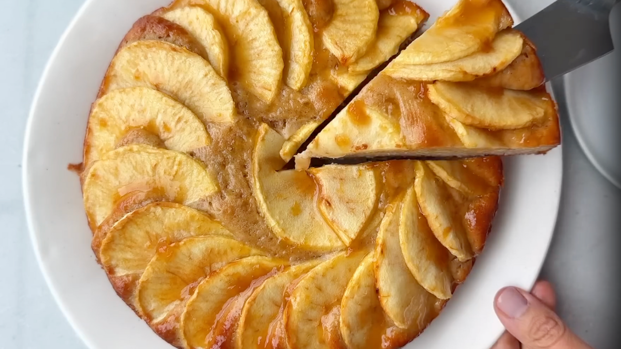 Apple cake | Simple, comforting, and delicious