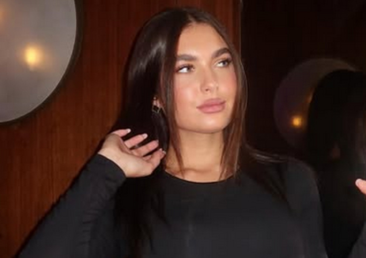 Chanel Totti ad Amsterdam con il balaclava. Uguale a Ilary