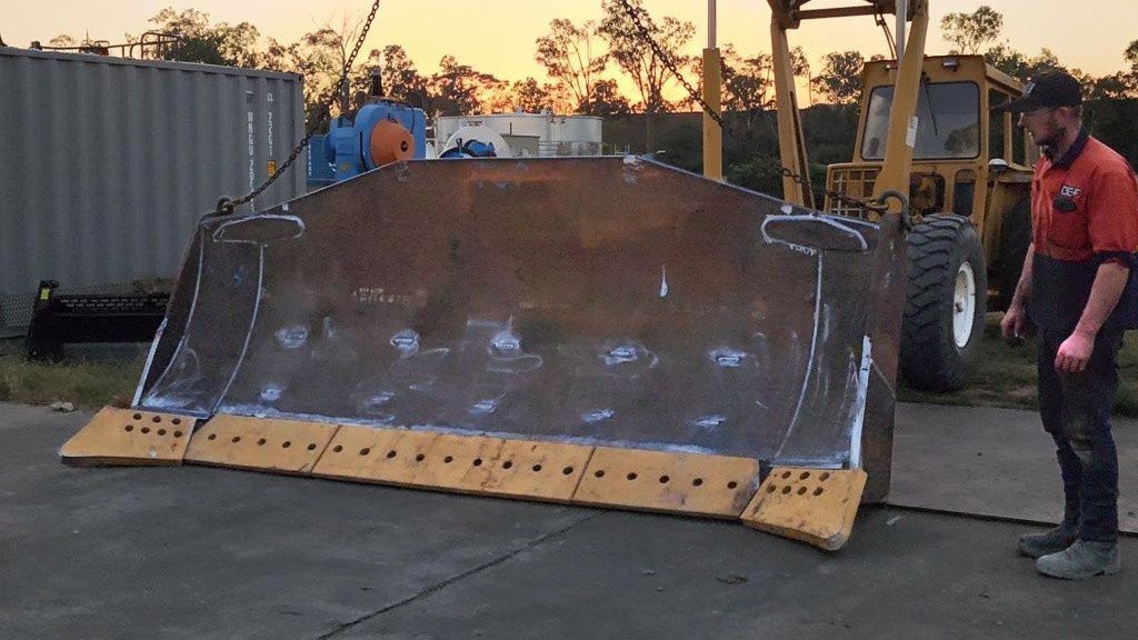 Continuing the D8 dozer blade restoration
