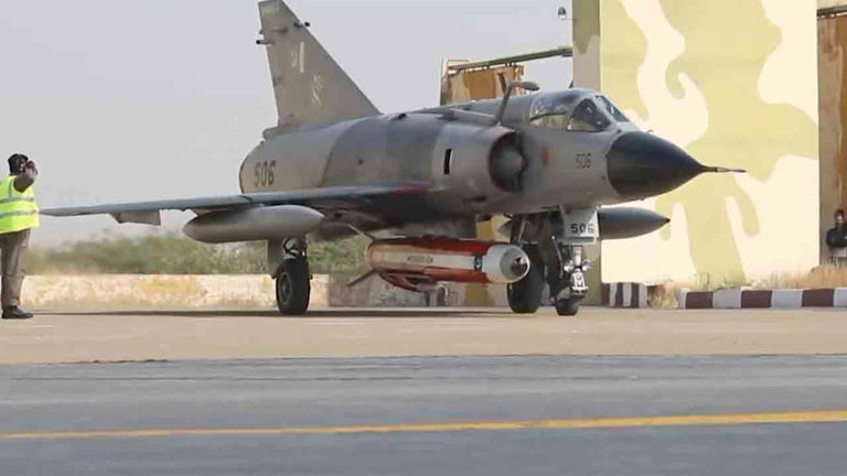 Video: Il Pakistan testa con successo il missile da crociera lanciato ...