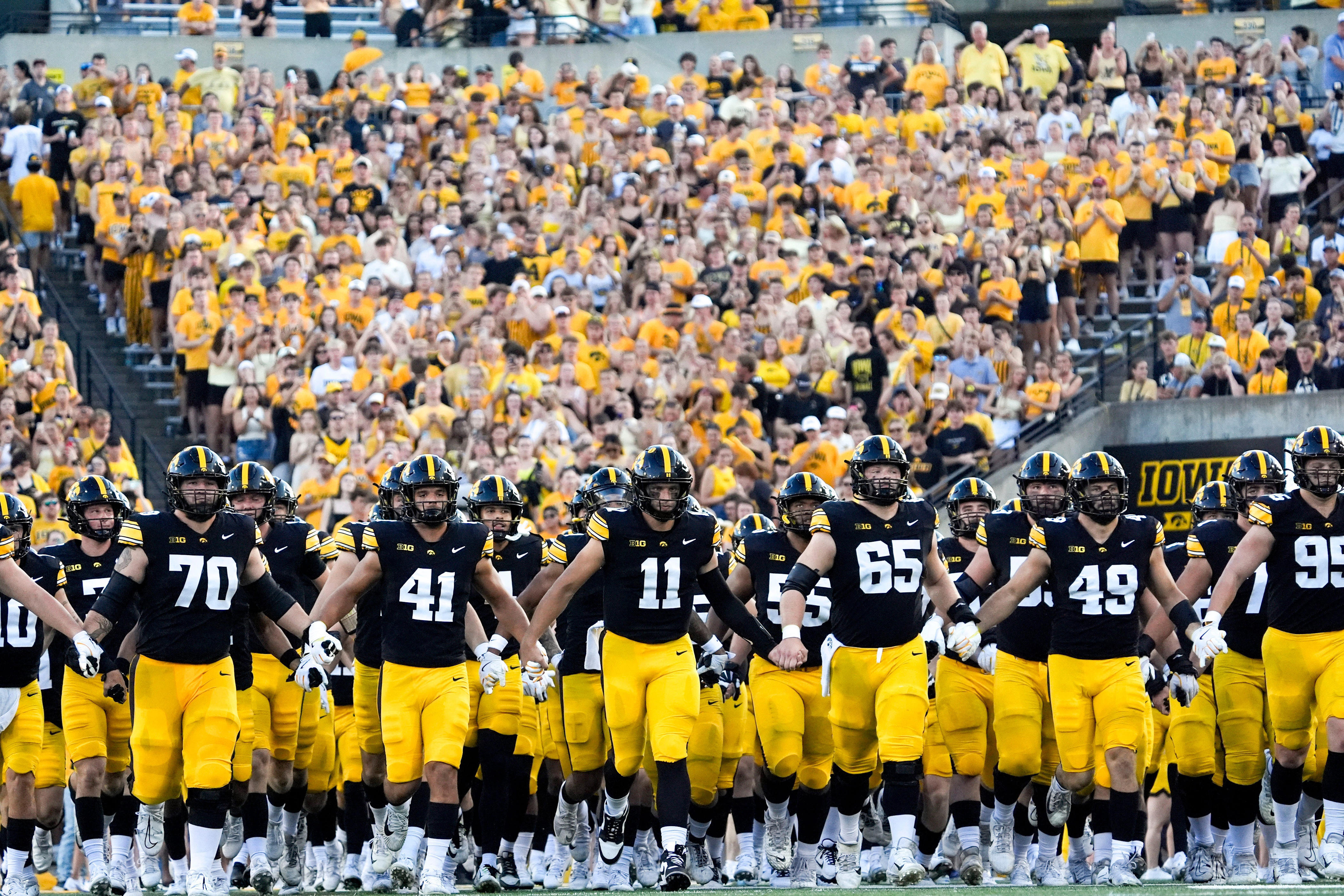Iowa football transfer portal tracker: Who's leaving, joining in 2026?