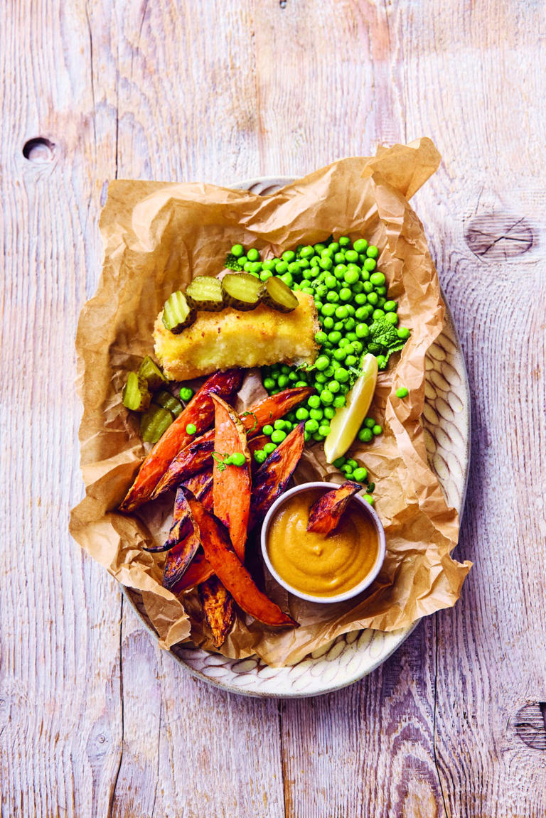 Jamie Oliver reveals how he made a healthy version of fish and chips ...