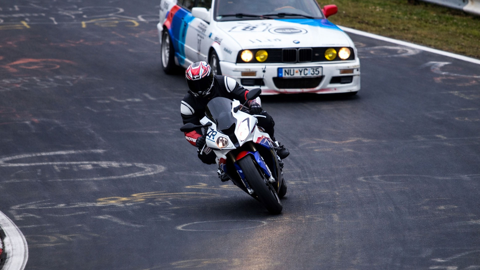 Motorbikes and cars share Nordschleife track
