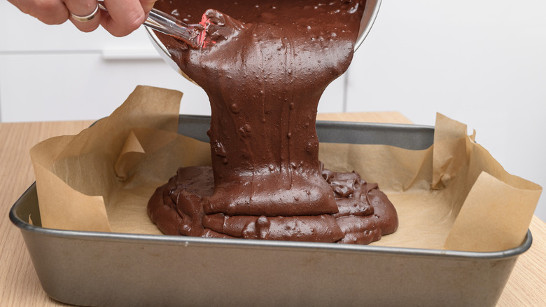 Easy 2-ingredient chocolate cake - no baking needed