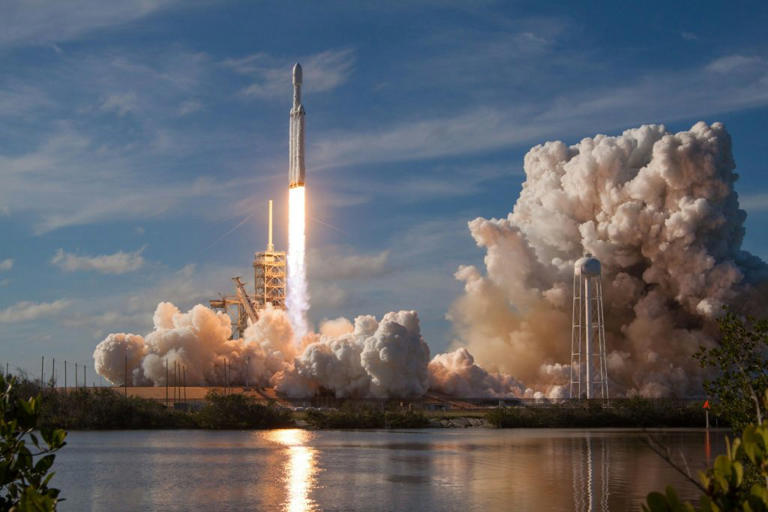 SpaceX sets a new record with 165 orbital launches in 2025