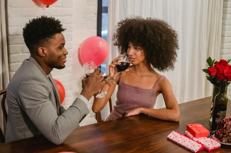 10 uncomfortable reasons men lose interest after a few dates