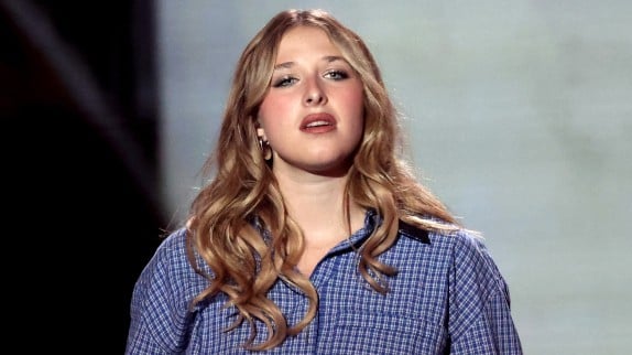 Helena : que signifient les paroles de "Capuche", sa nouvelle chanson ...