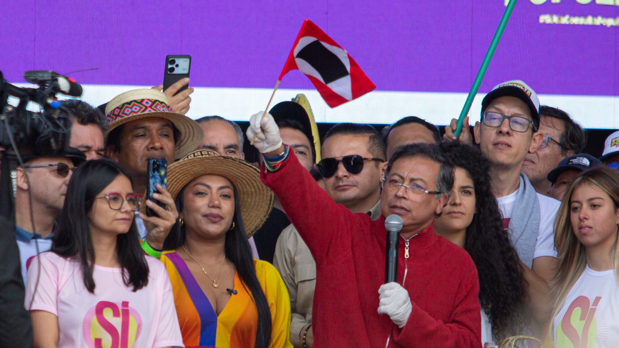 Diosdado Cabello apareció con chaleco antibalas y la misma bandera que ...