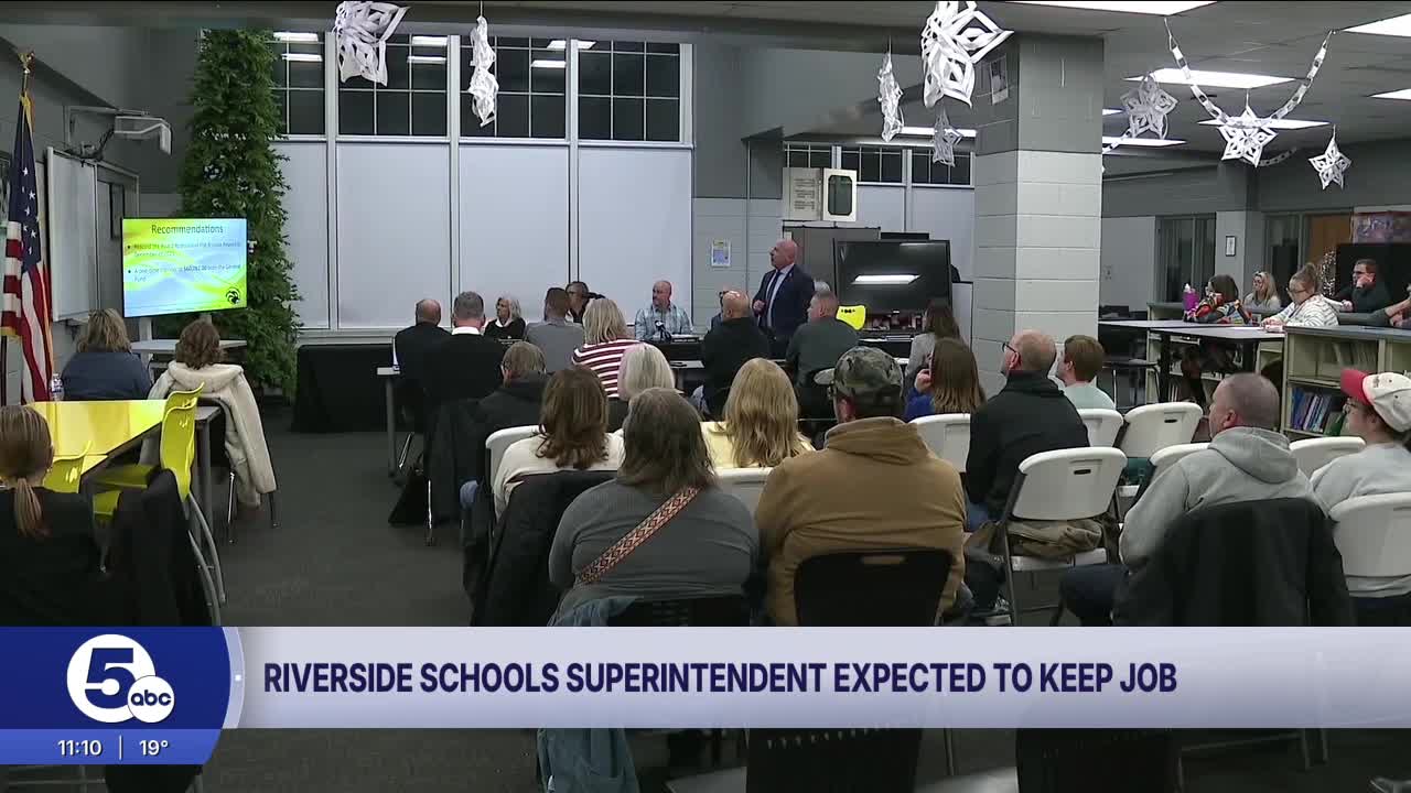 Riverside School Board votes to bring back superintendent