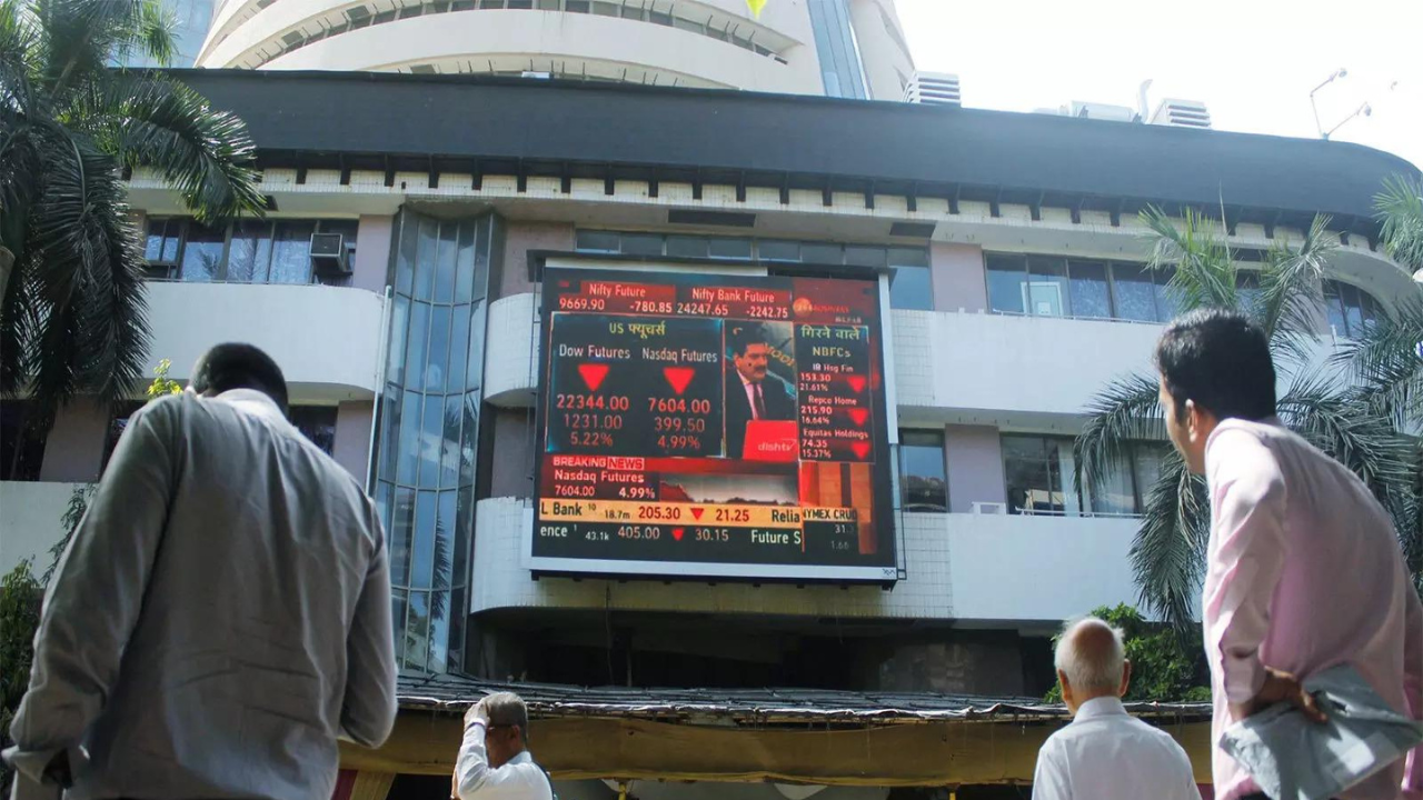 FII flows 2026: Foreign investors extend selling streak in early ...