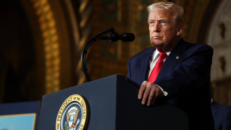 Donald Trump rendkívüli sajtótájékoztatója: Olyan akció volt, amit a ...