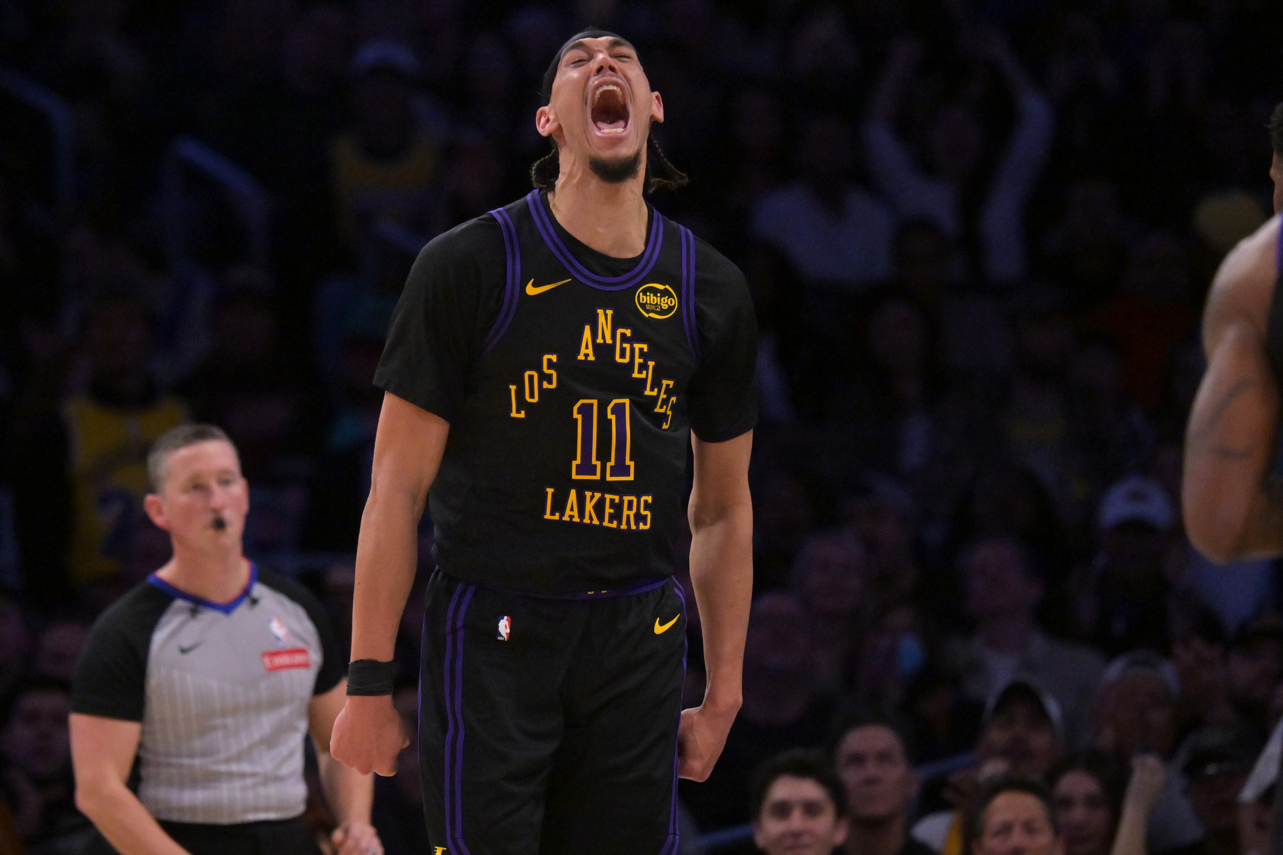 Lakers start new year by being just good enough