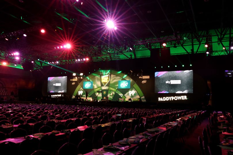 Darts legend quits with immediate effect following final after ...