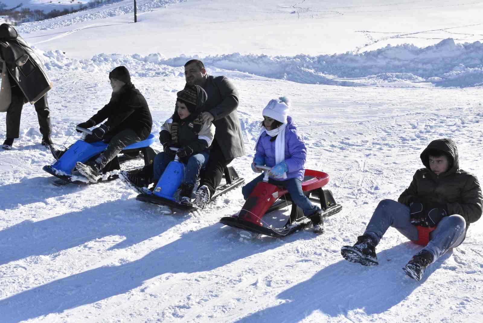 Kar yağışı sonrası Bitlis’te kayak tesislerinde yoğunluk