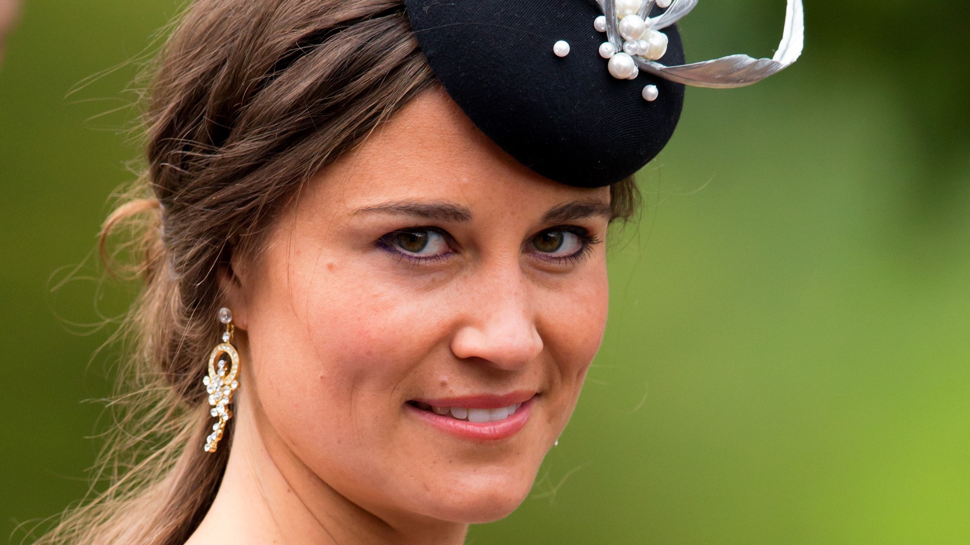 Side-by-side photos expose Pippa Middleton's drastic face transformation