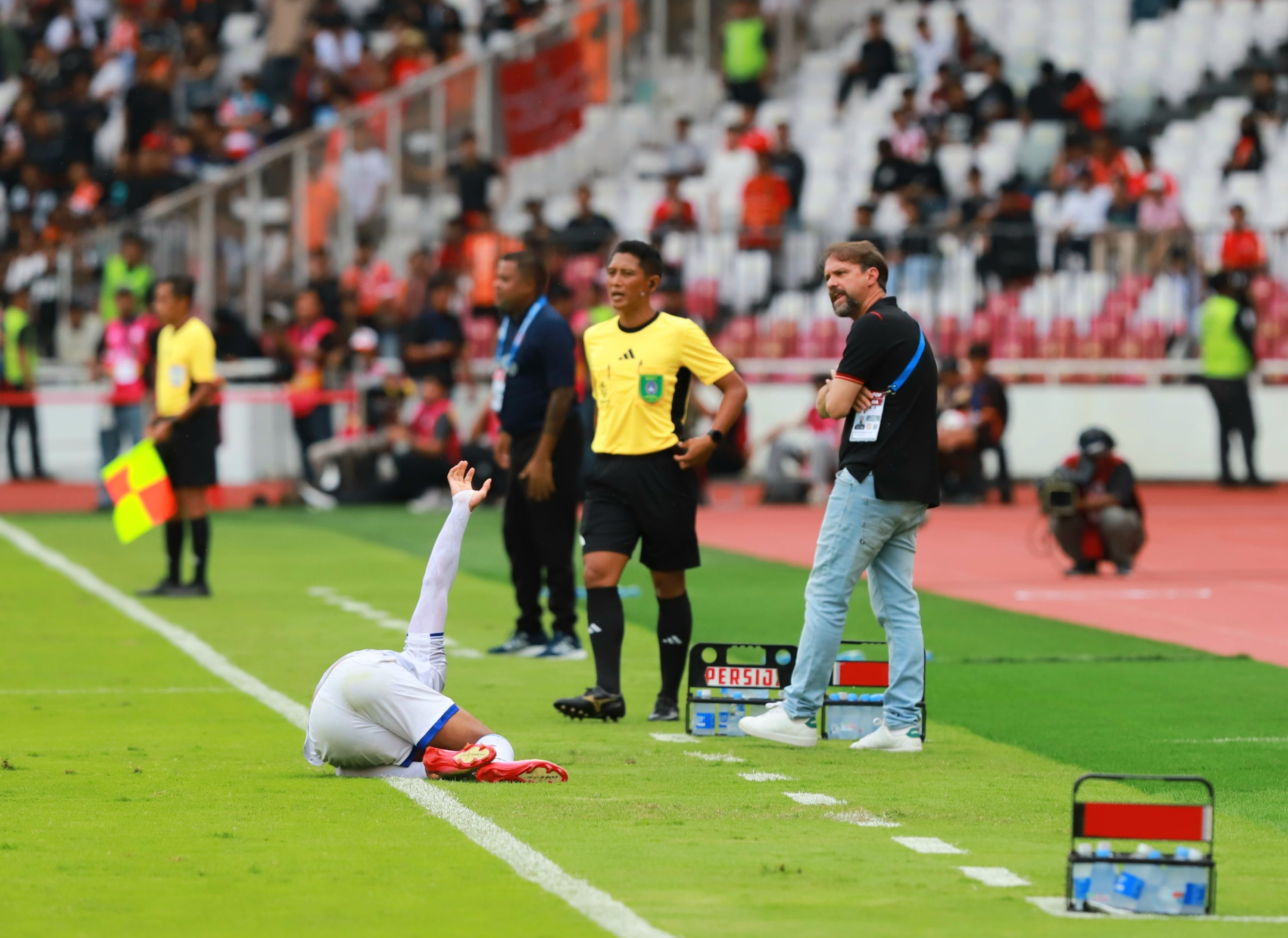 Terkuak! Pelatih Persija beberkan 2 alasan Maxwell Souza dan Jordi Amat cuma duduk di bangku ...