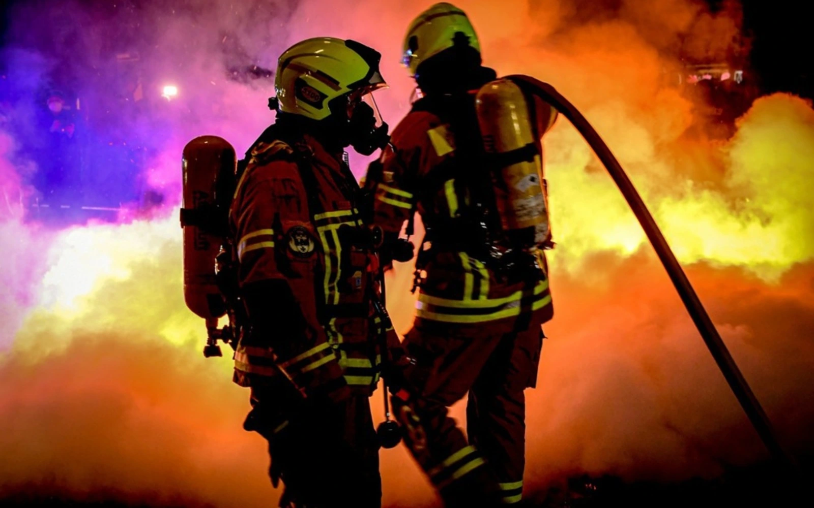 Berlin fire could leave 45,000 without power until Jan 8